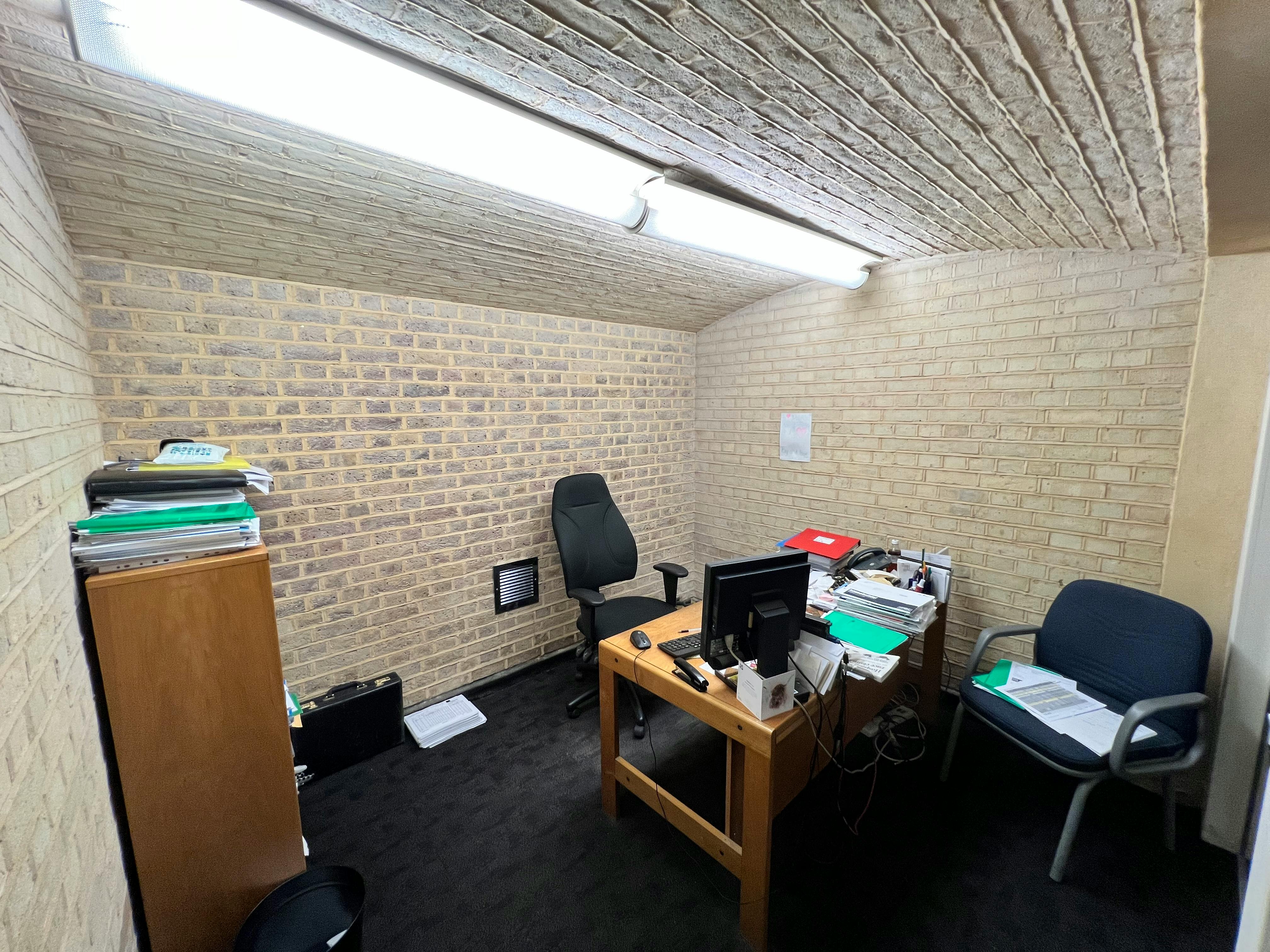 Bank Chambers, 660-664 Commercial Road, London, Education / Health ...