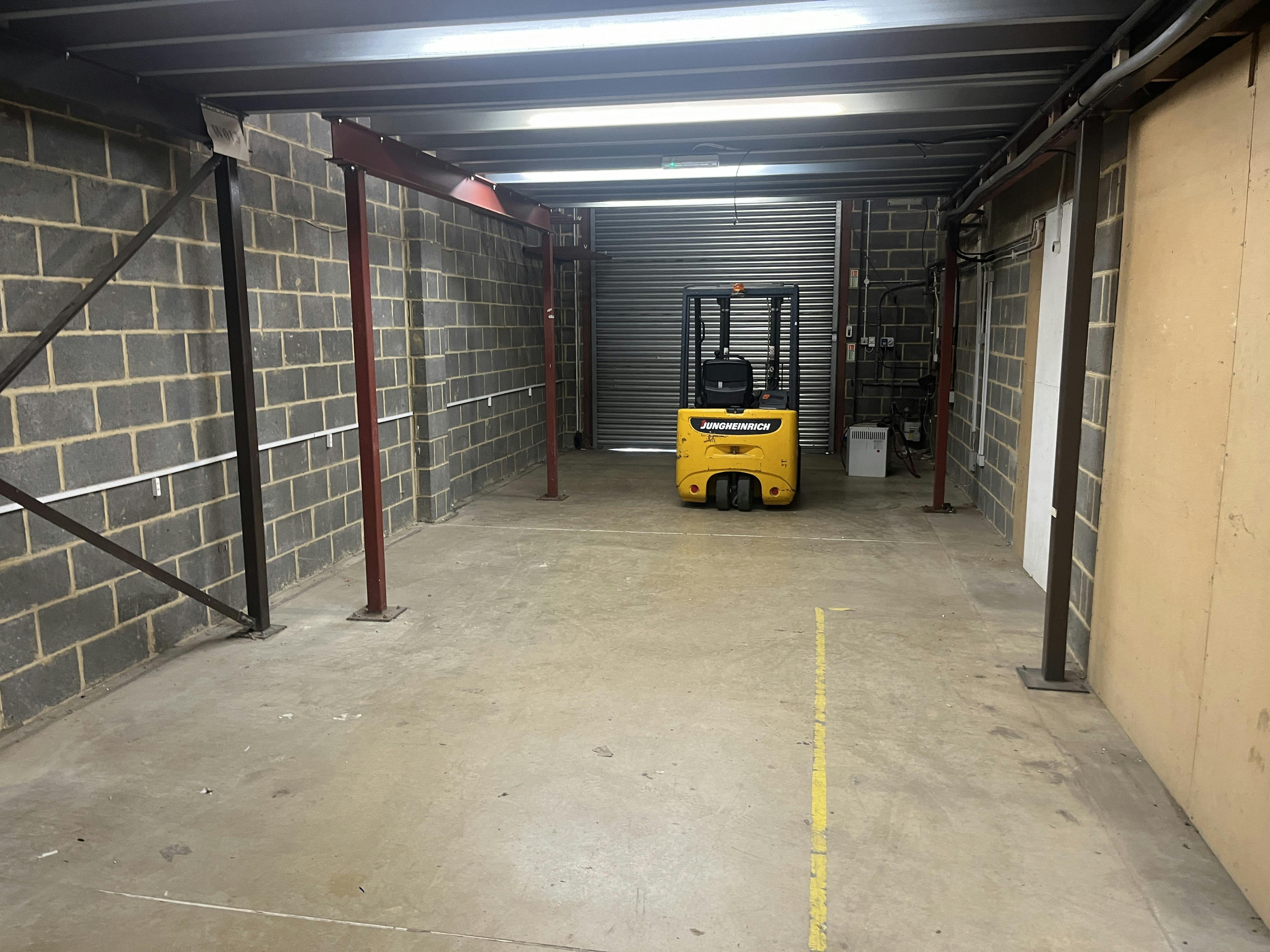 Unit 4 Vale Industrial Estate, Southern Road, Aylesbury, Industrial, To ...
