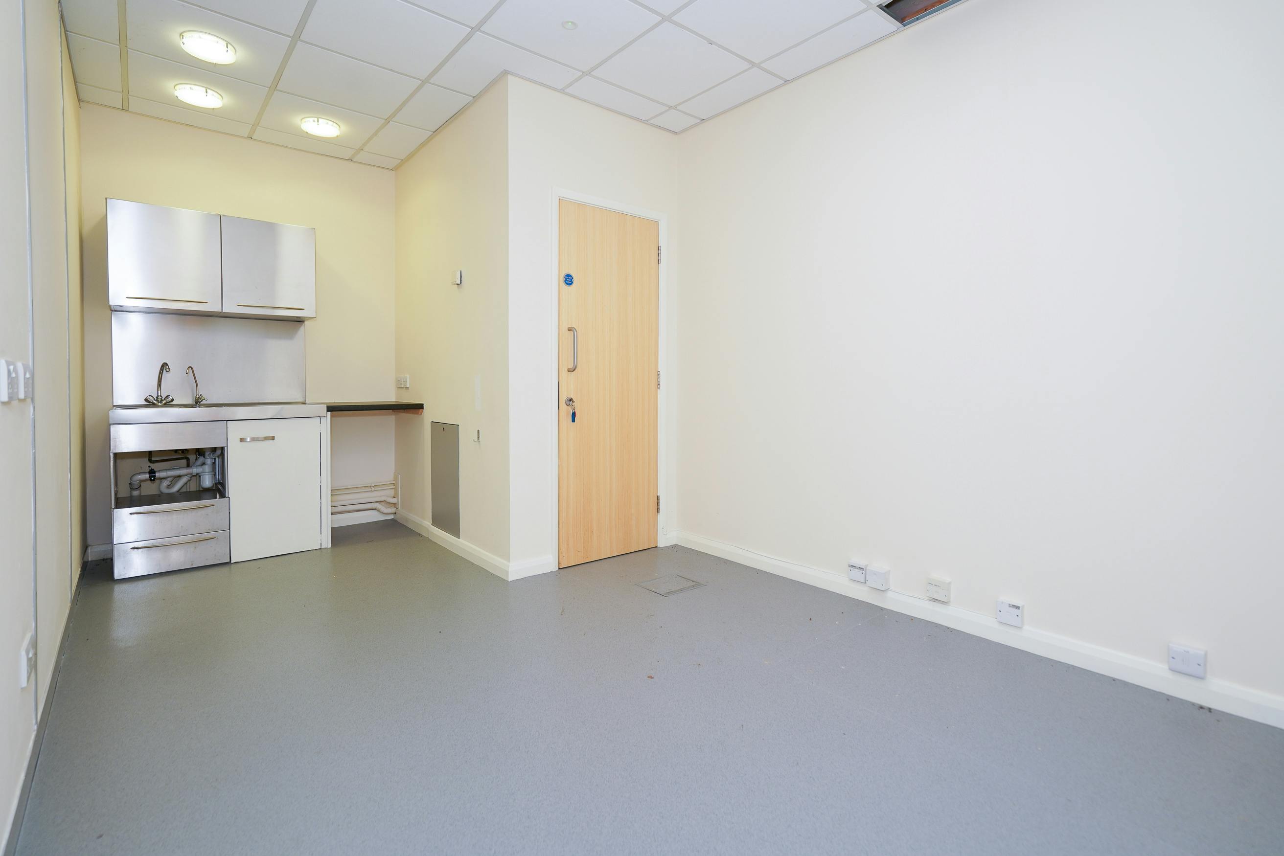 Unit 7, Warwick, Offices, To Let or For Sale - wareingandcompany