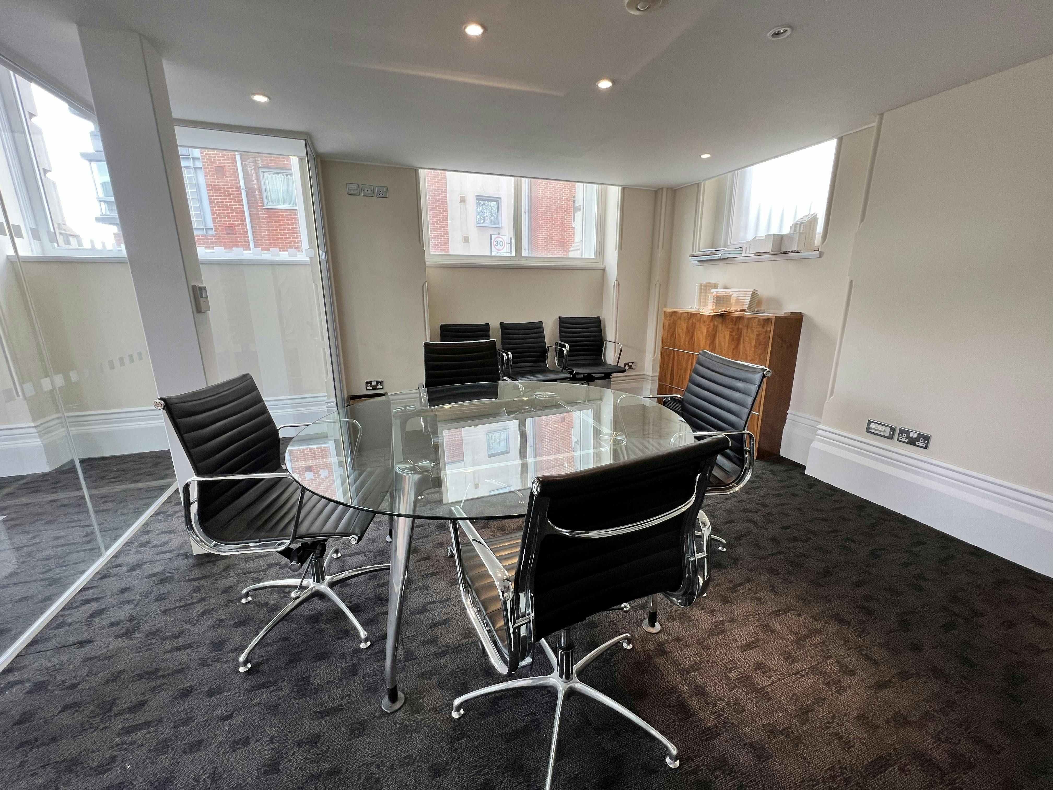 Bank Chambers, 660-664 Commercial Road, London, Education / Health ...