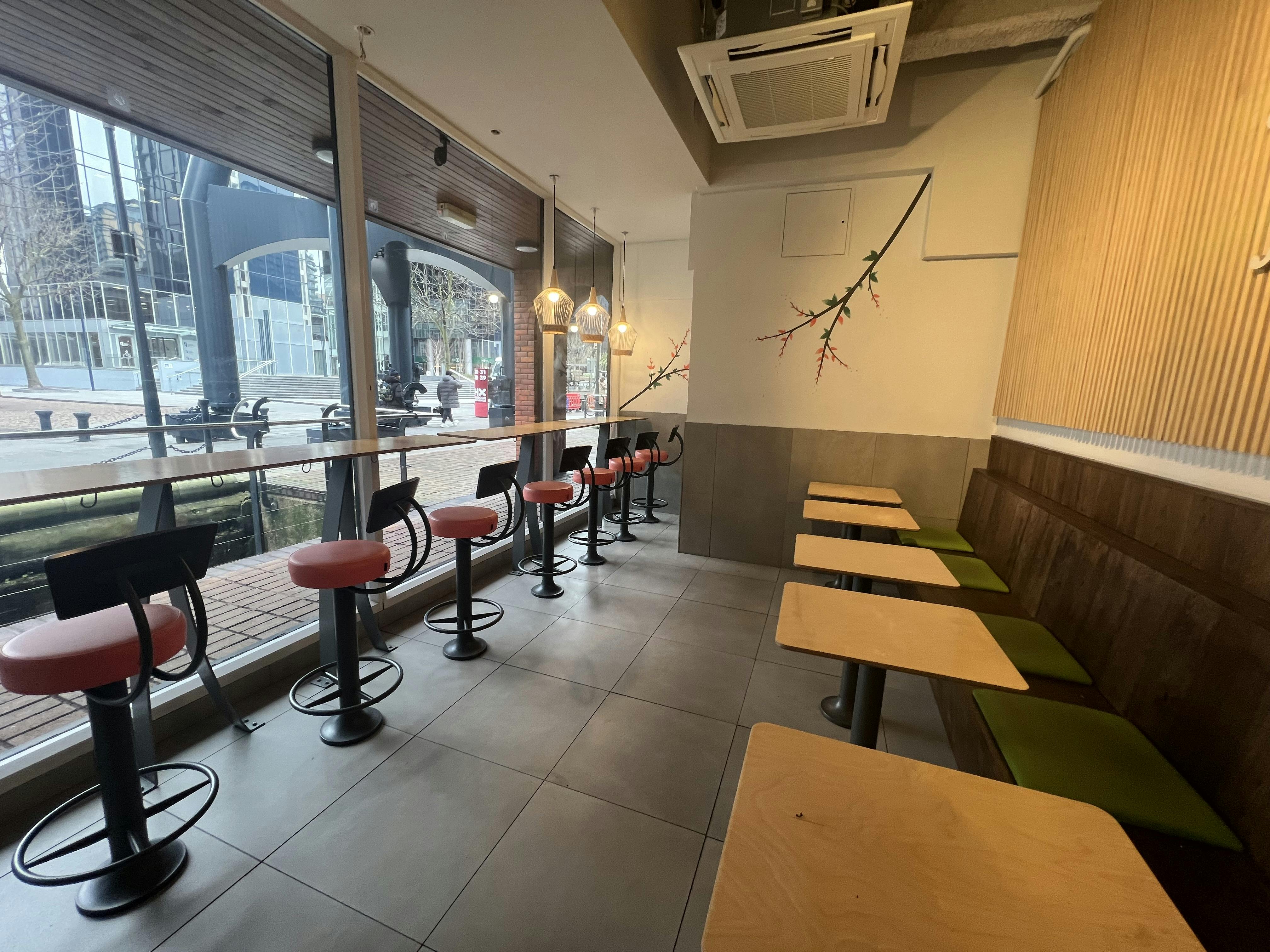 Harbour Island, Harbour Exchange Square, London, Restaurant ...