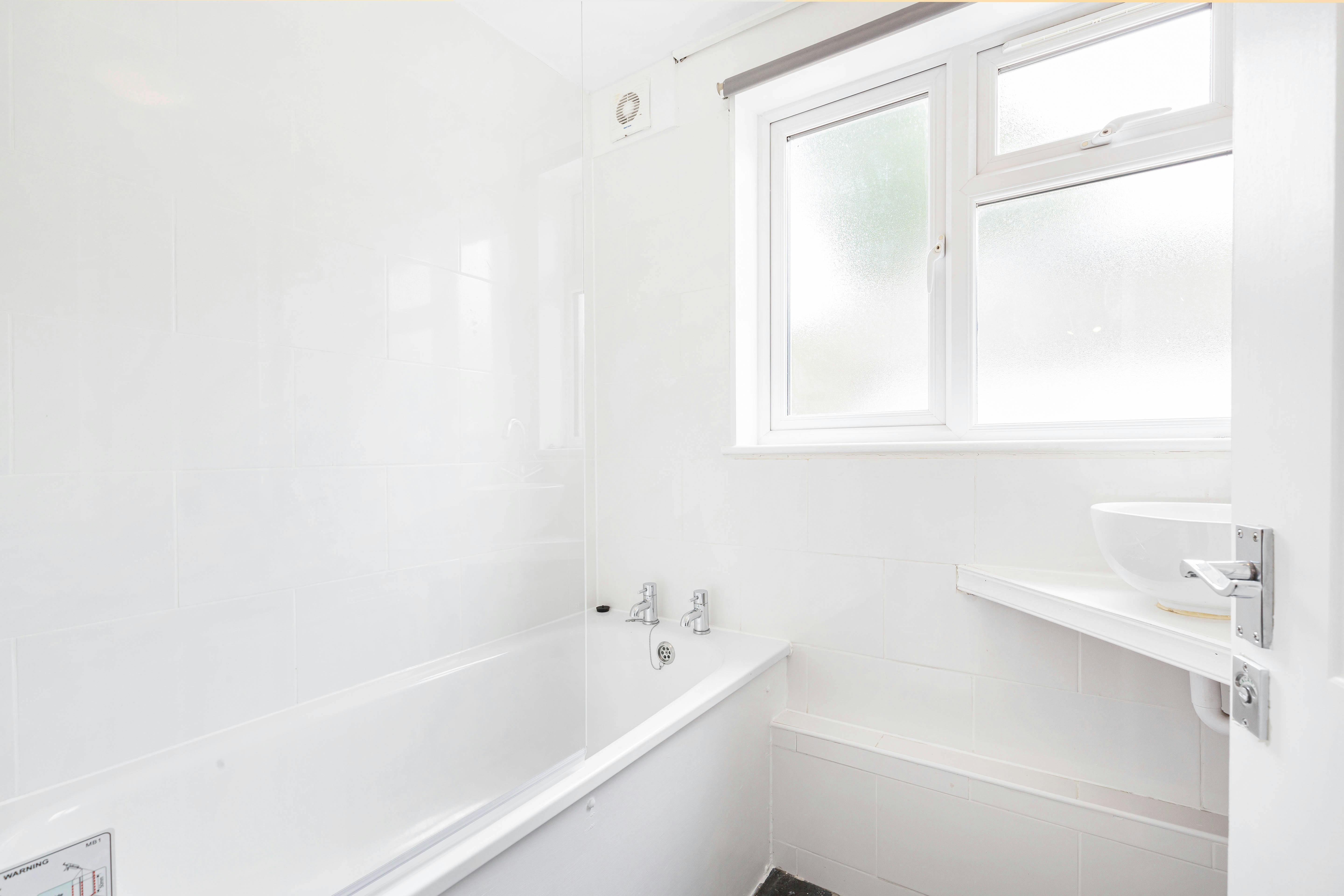Frobisher Street, London, Semi-detached / Terraced house, To Let